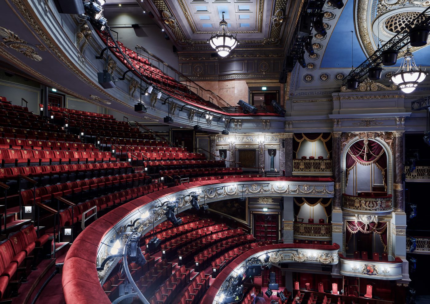 Theatre Royal Drury Lane – Wayfinding and signage - Endpoint